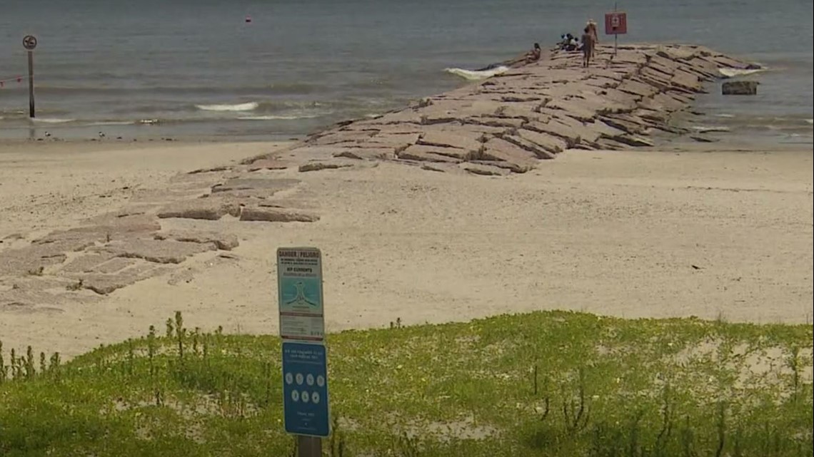 Strong rip currents possible at Galveston beaches due to Barry | khou.com