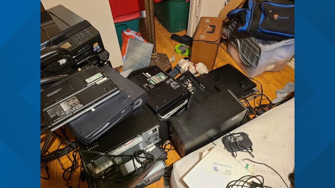 Strangers help Klein mom repair dozens of computers for students | khou.com