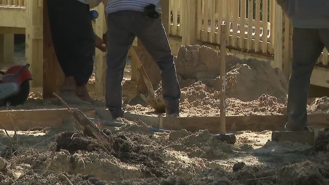 Houston news, crime: Construction workers robbed at gunpoint | khou.com