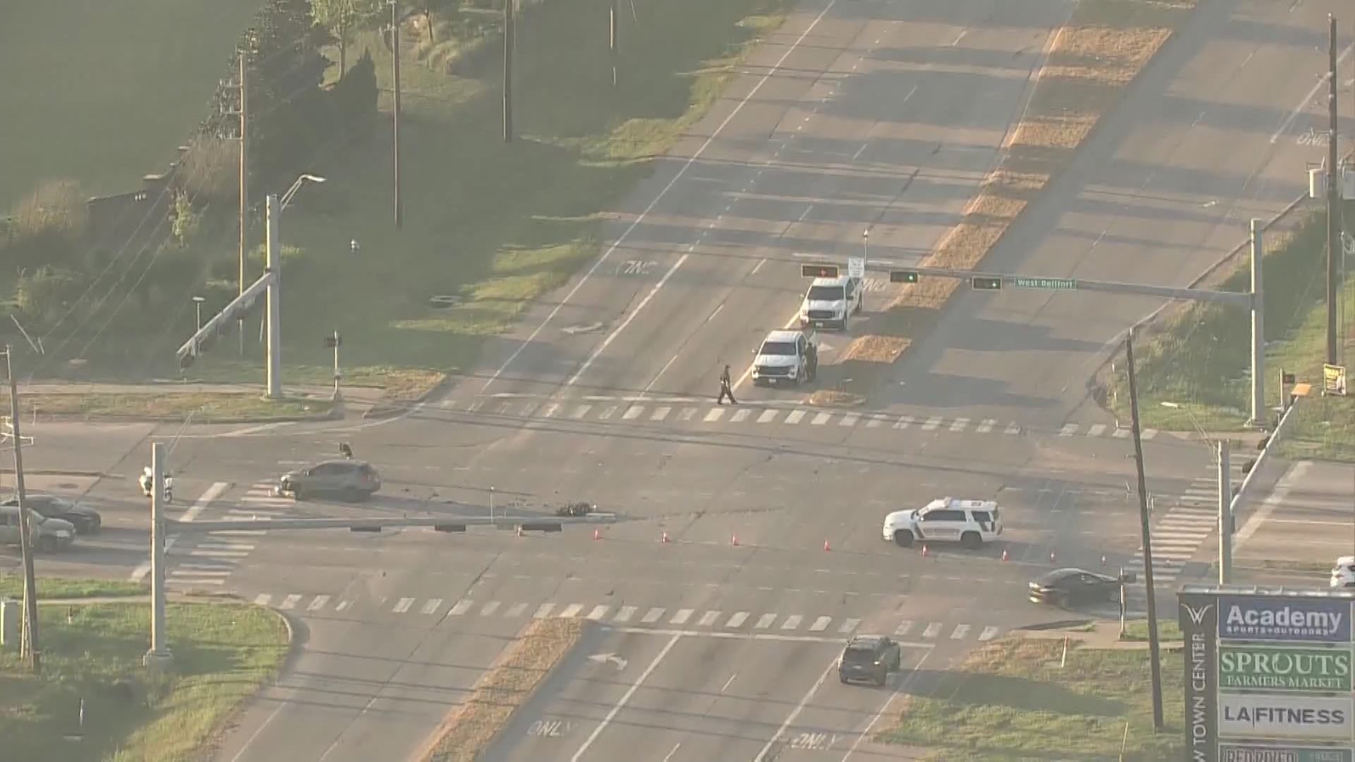 Fatal crash shuts down Harlem Road and West Bellfort in Richmond | khou.com