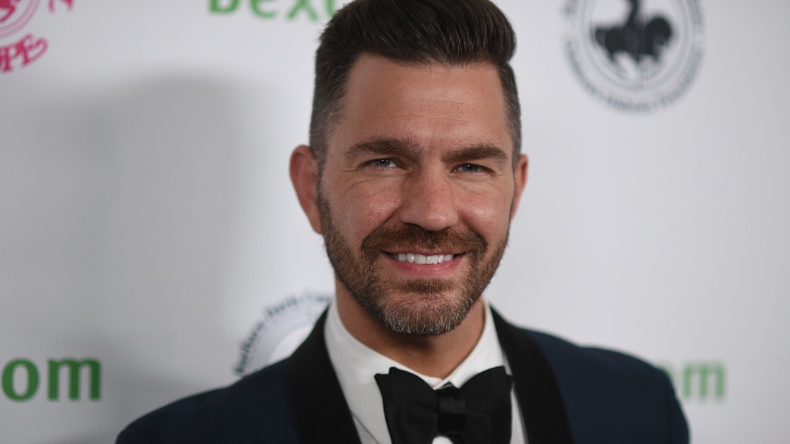 Andy Grammer sings national anthem at World Series Game 6 | khou.com