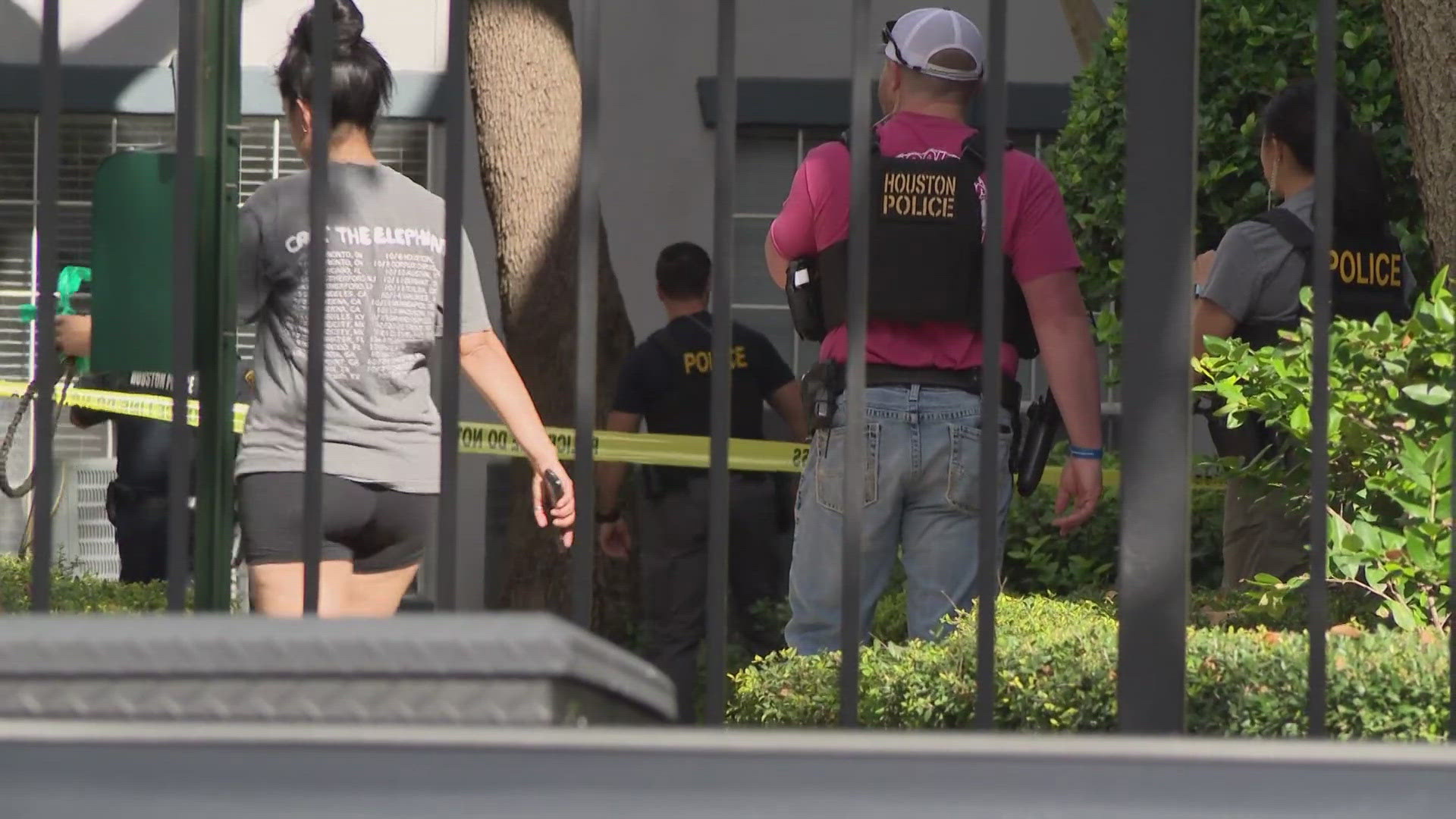 HPD: 2 robbery suspects shot to death by man inside drug-filled Uptown ...