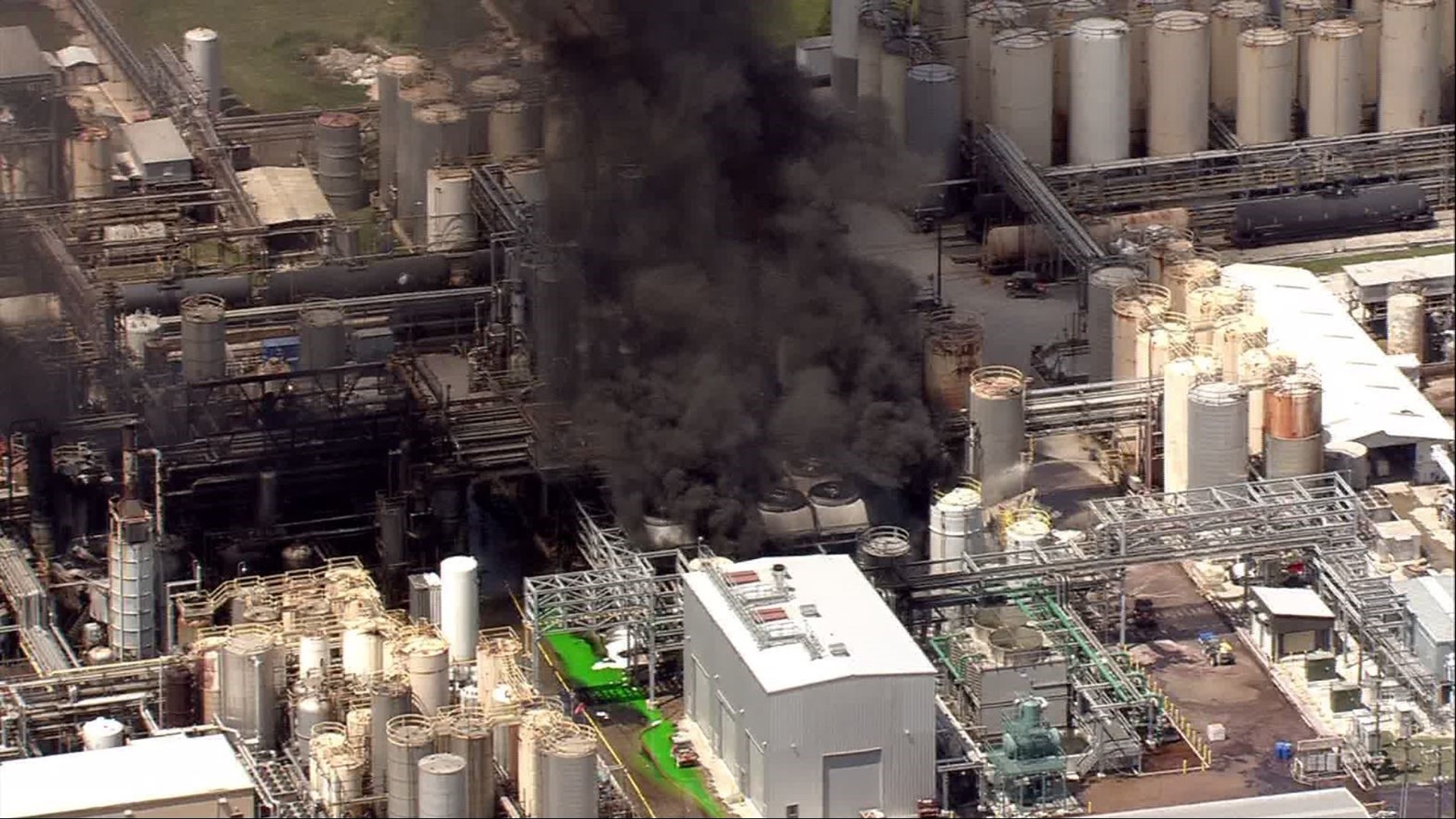 Social media reactions to KMCO explosion and plant fire | khou.com