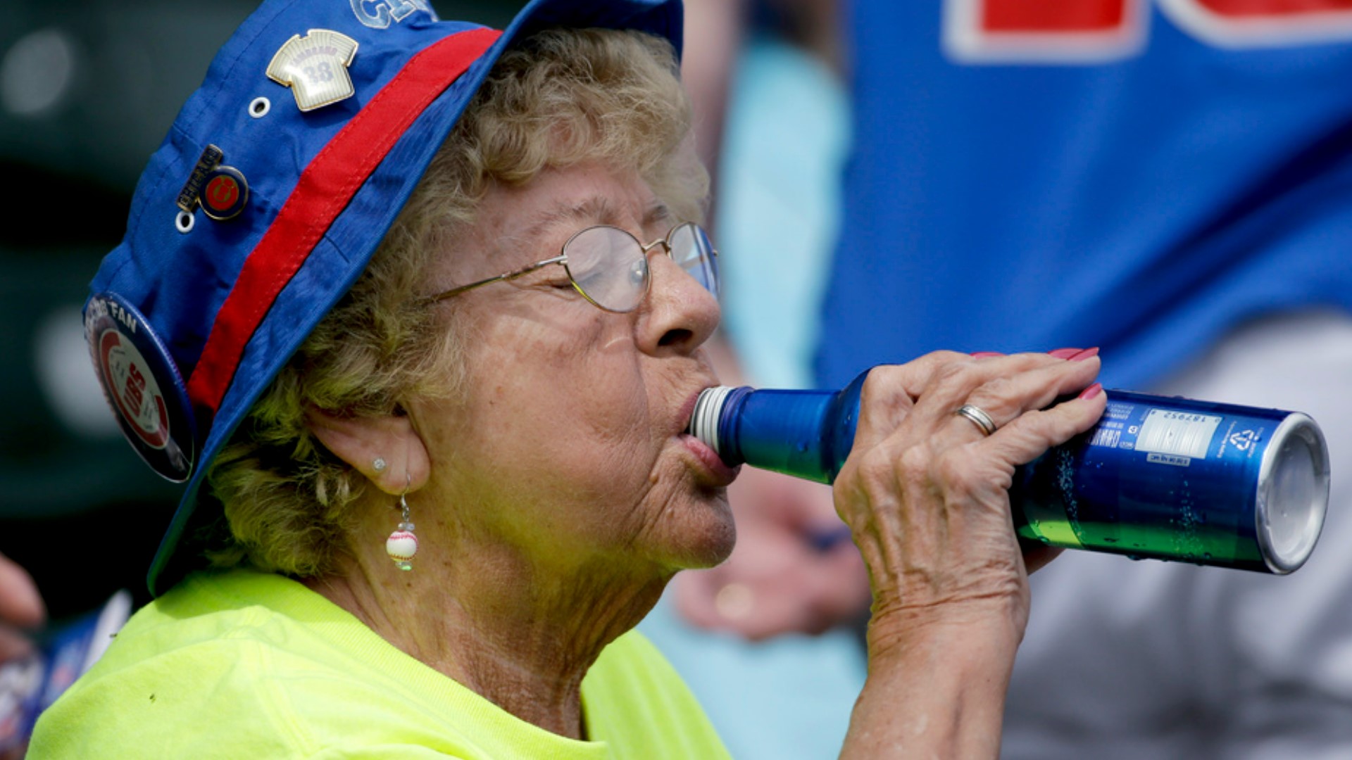 Astros extend beer, liquor, food sales through the 9th inning | khou.com