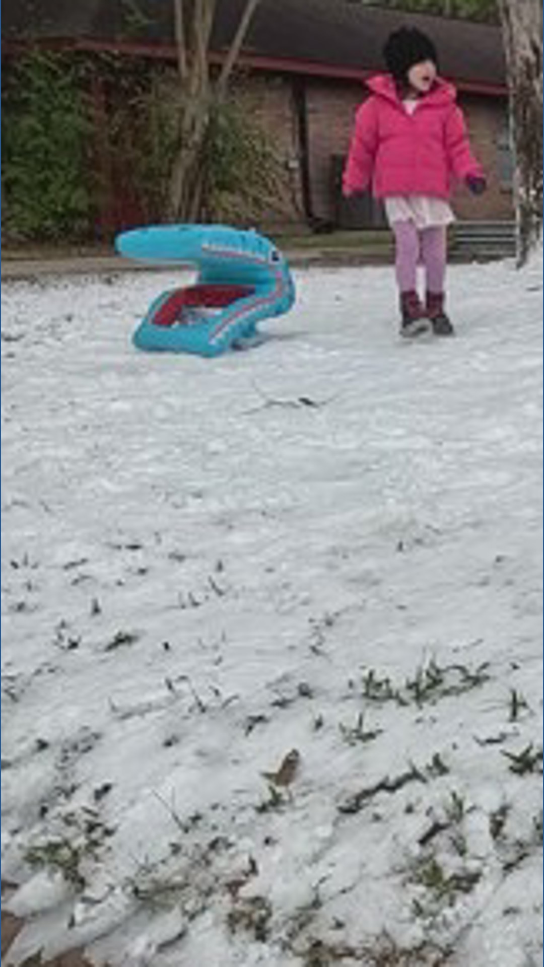 Winter wonderland | Houston family buys snow machine and the block goes ...