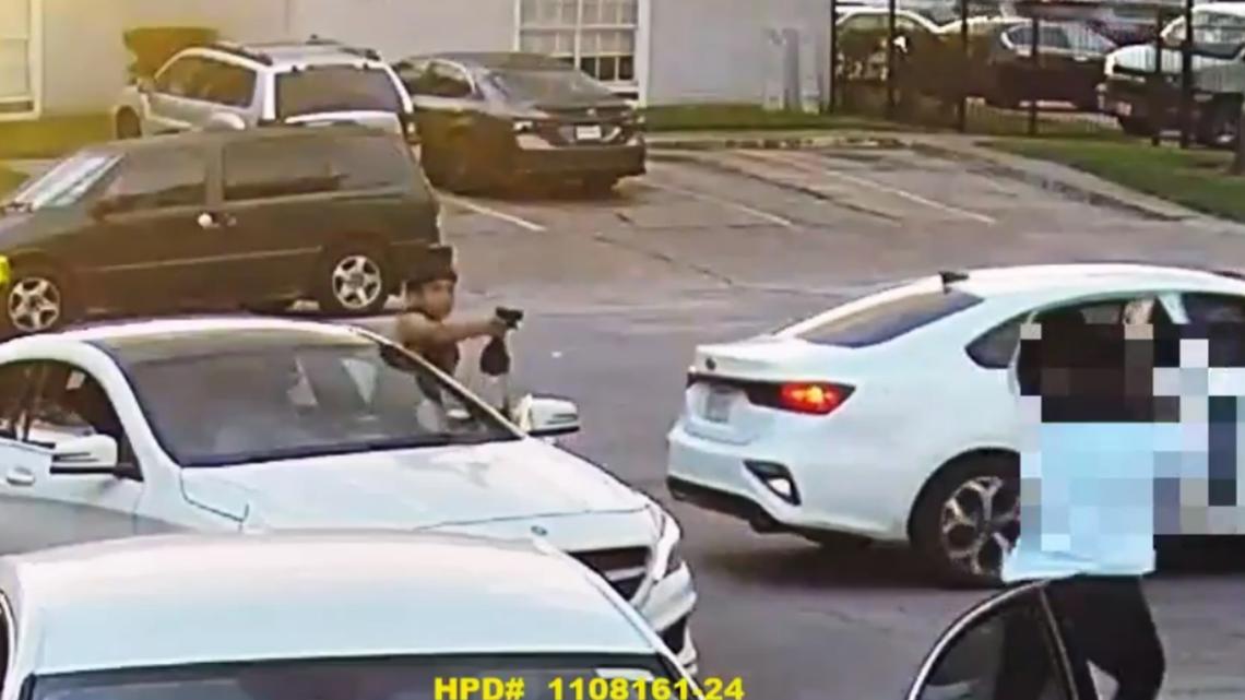 Video shows man trying to rob food delivery driver at southwest Houston ...