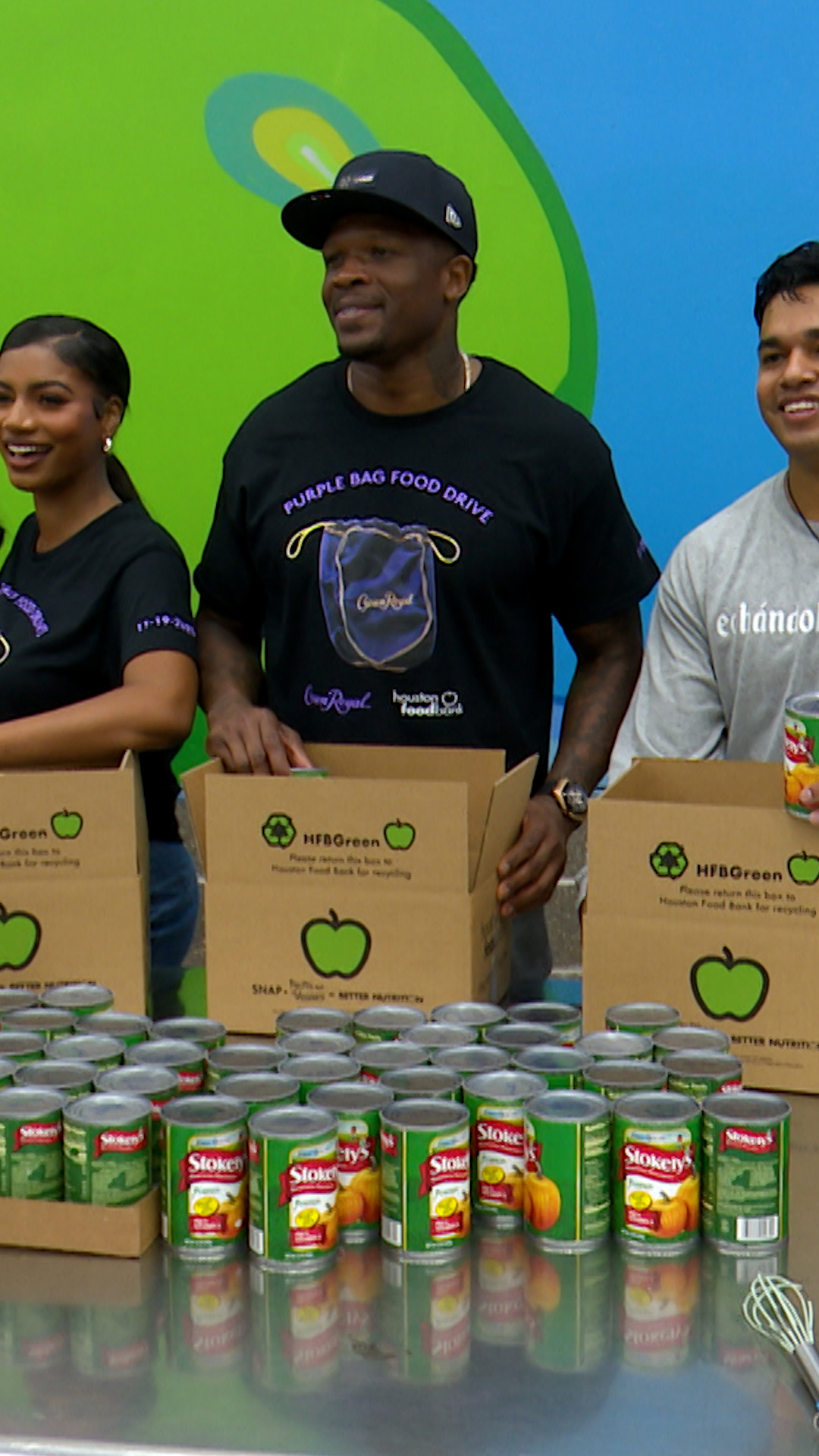 Texans legend helps feed families in need | khou.com