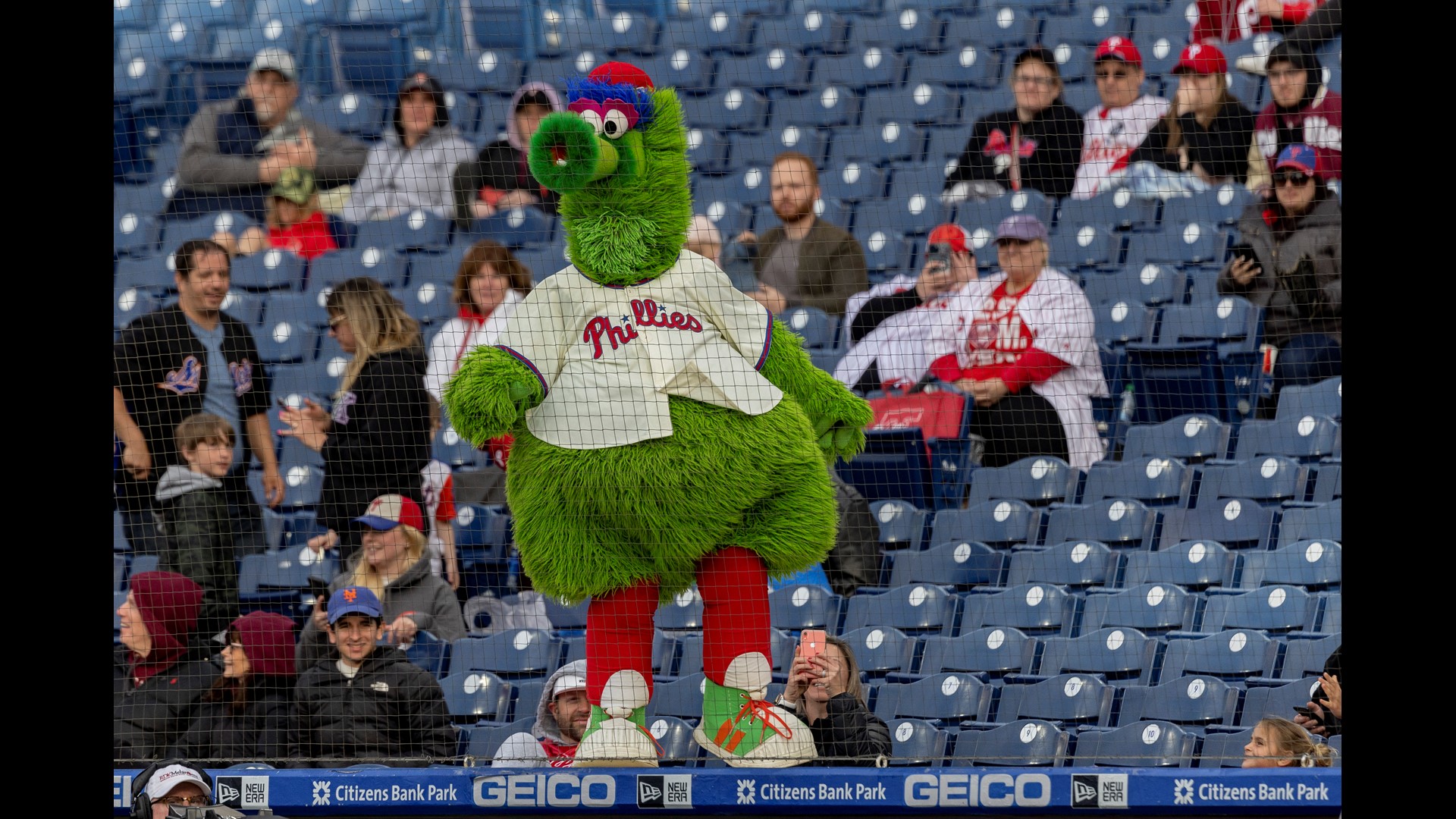 Astros, Phillies: The World Series could be a battle of mascots | khou.com