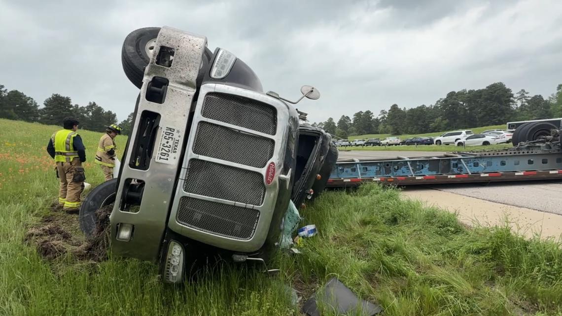 Multi-vehicle wreck closes I-45 in both directions north of Huntsville ...