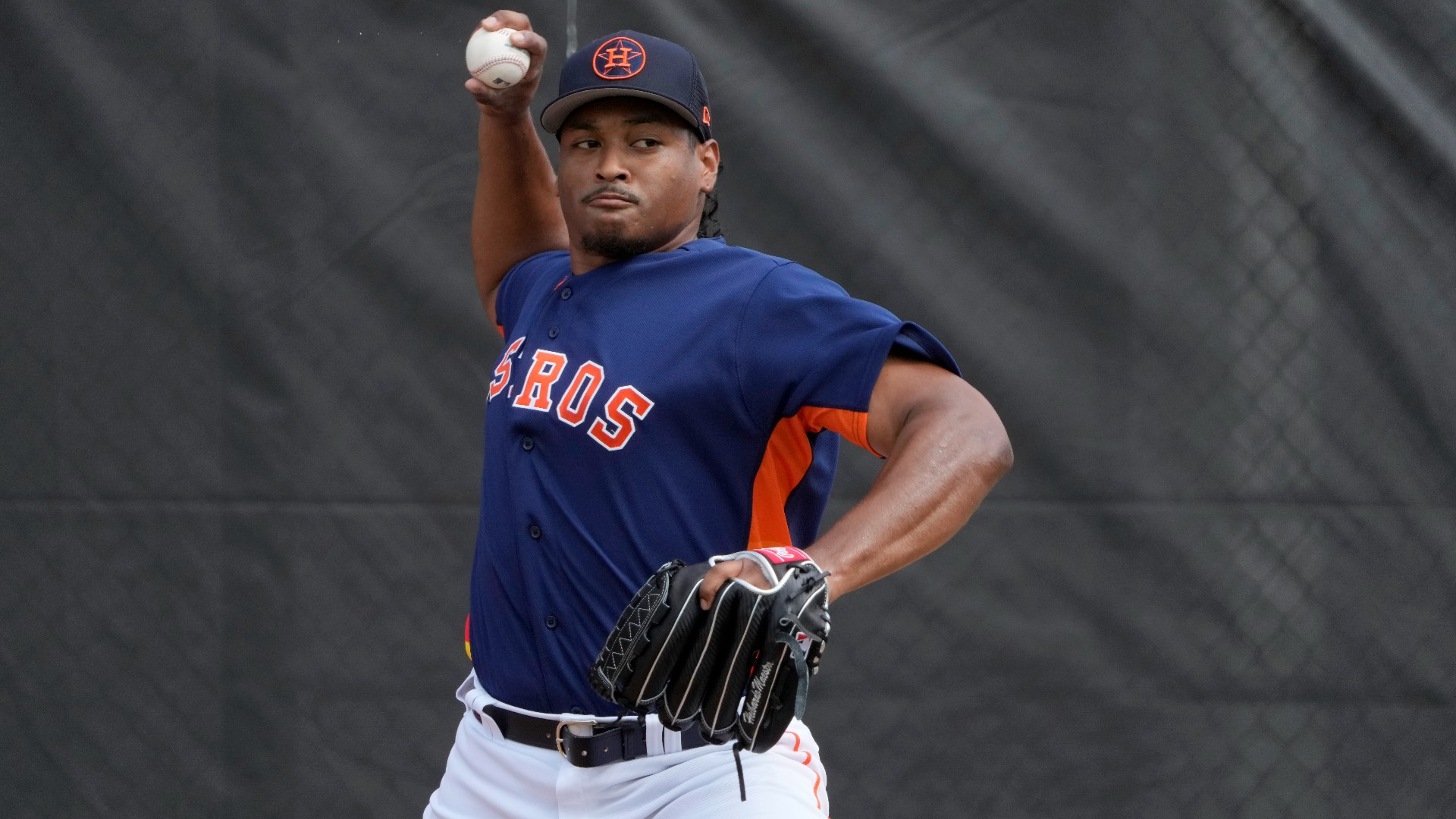 Houston Astros pitcher Luis Garcia's new windup vs. old windup | khou.com