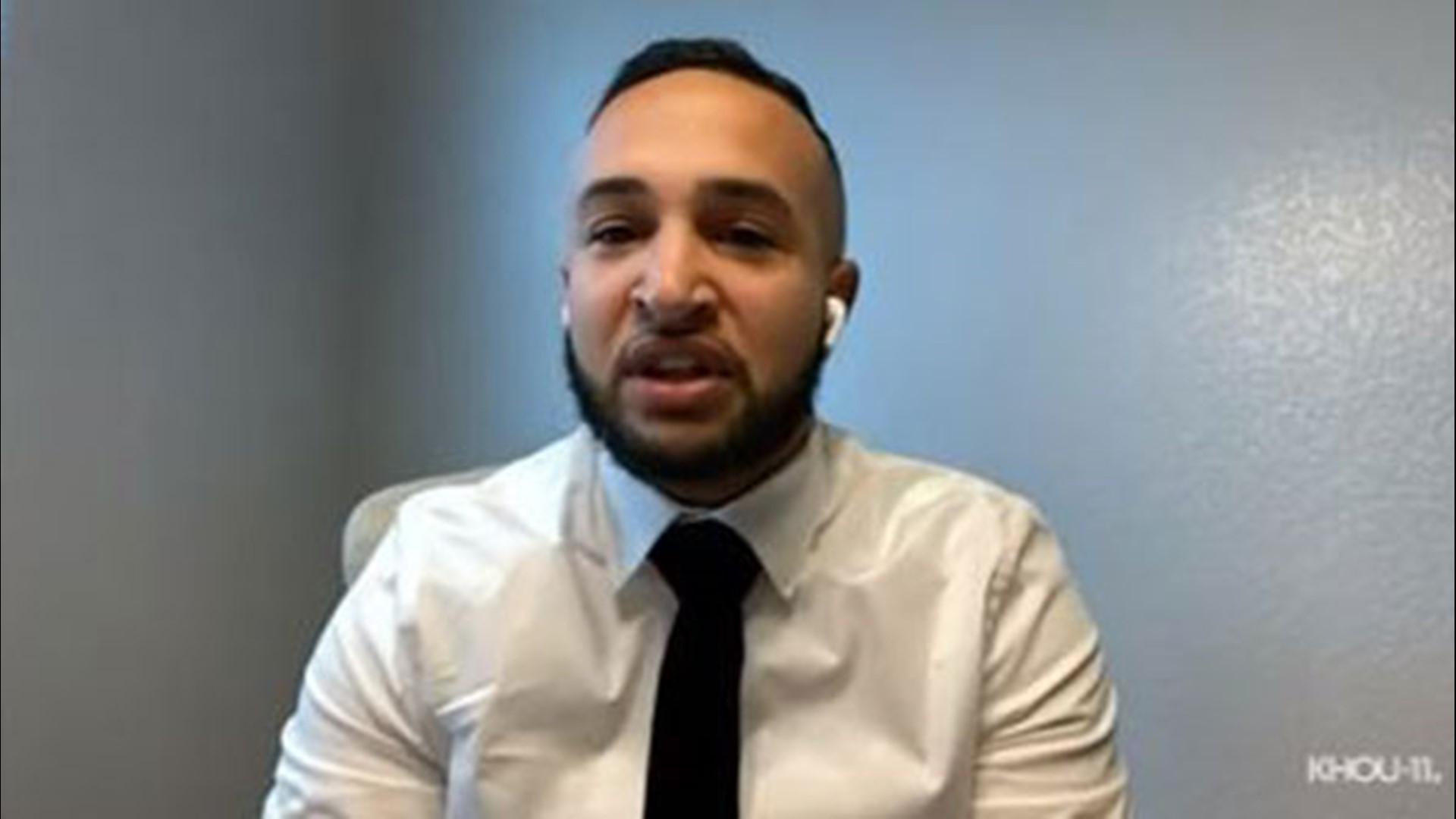 Harris County deputy cradles baby after chase, goes viral | khou.com