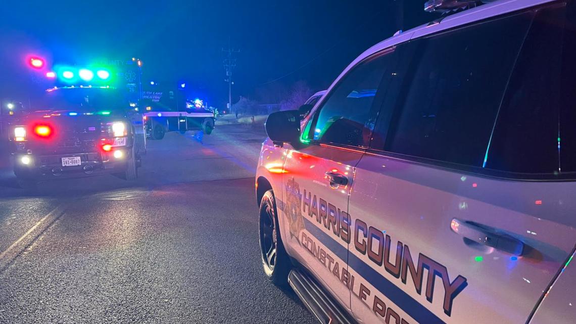 4 rushed to hospital after head-on crash in east Harris County | khou.com