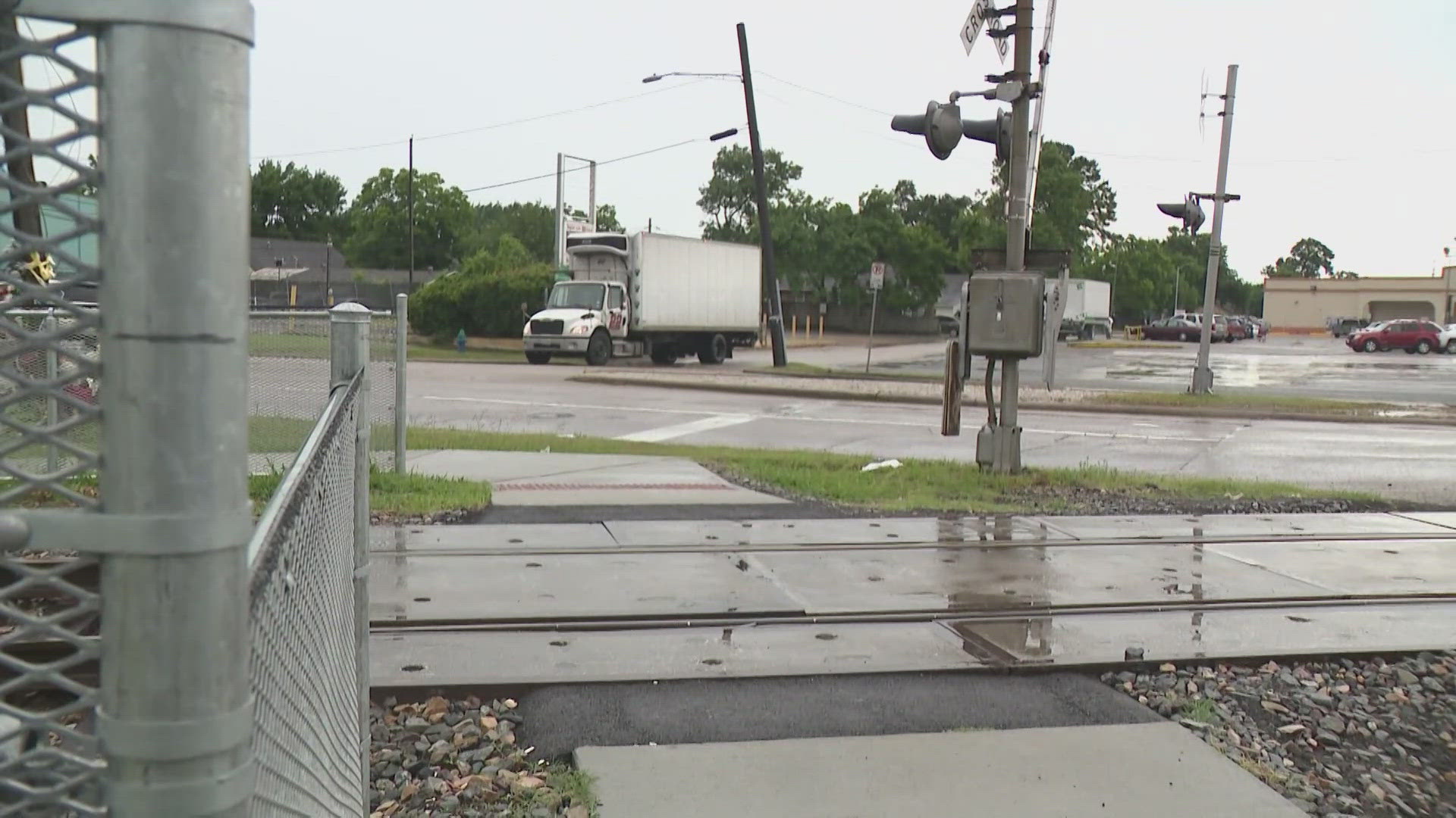 Texas invests $250M for railroad crossing safety improvements | khou.com