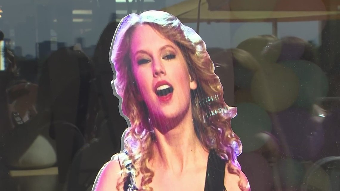 Taylor Swift takes over NRG Stadium for second night of Houston ...