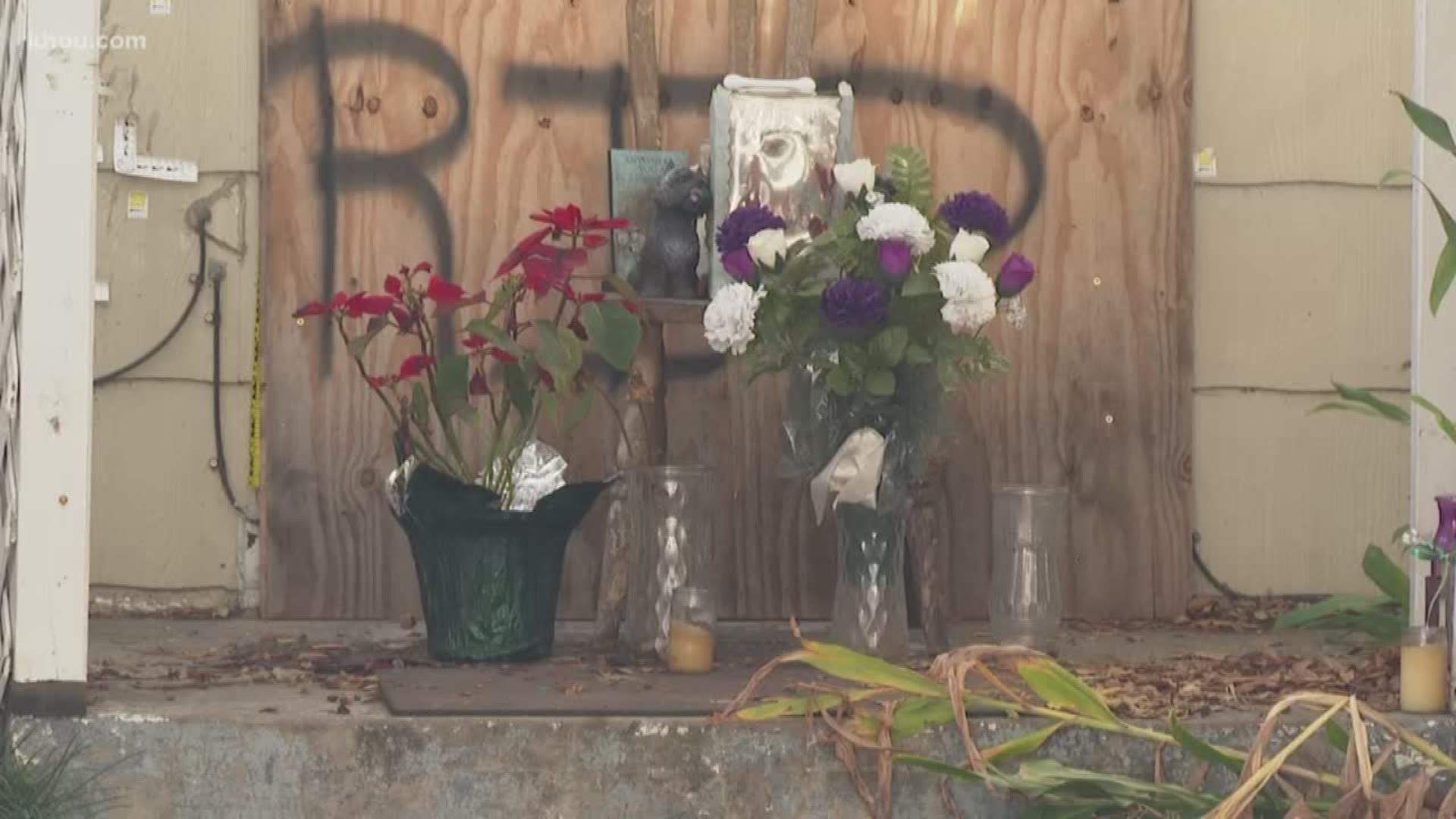 Grand jury examines evidence in Harding Street raid case | khou.com