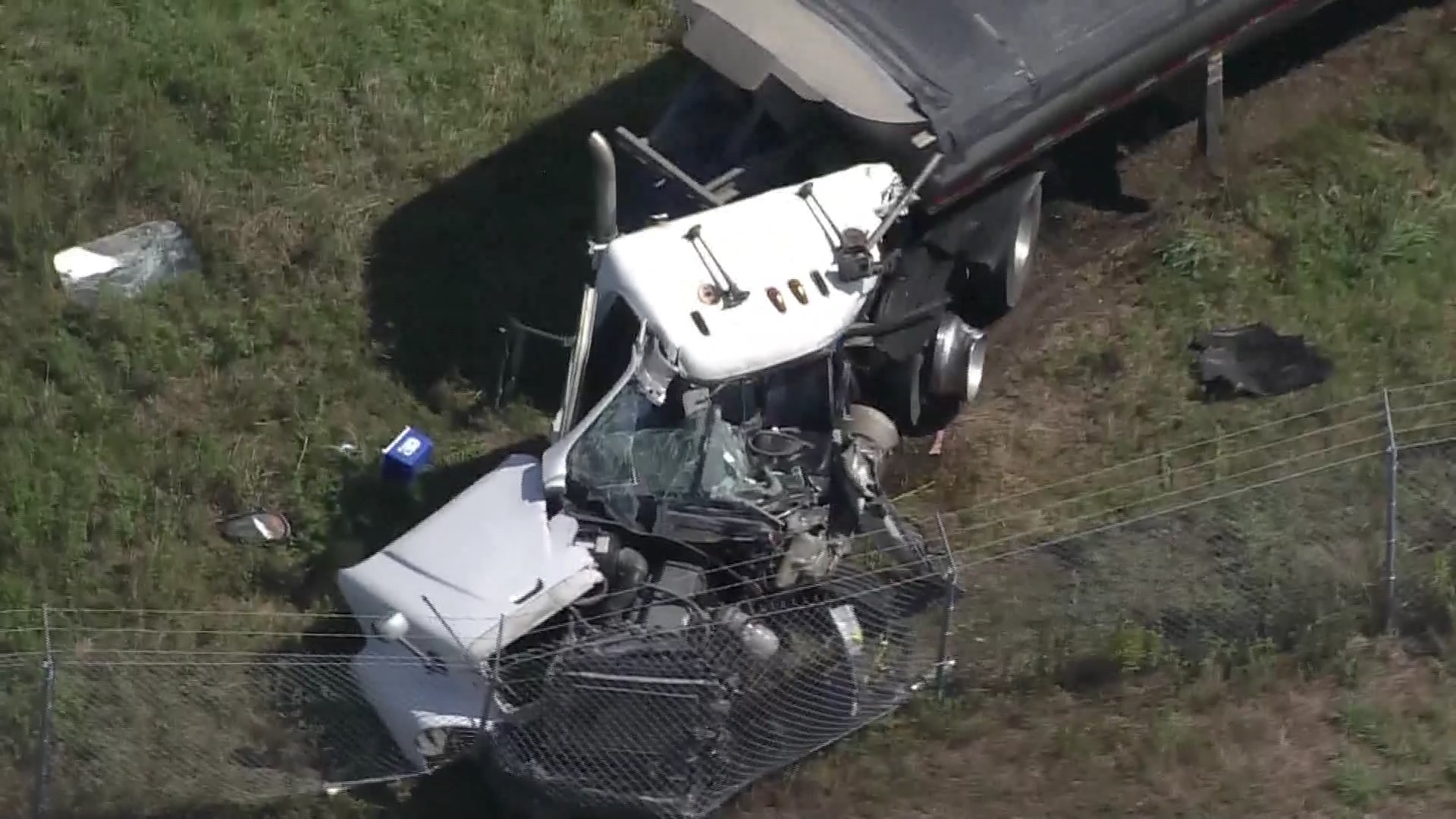 Highway 90 closed in Rosenberg, Texas due to big rig crash | khou.com