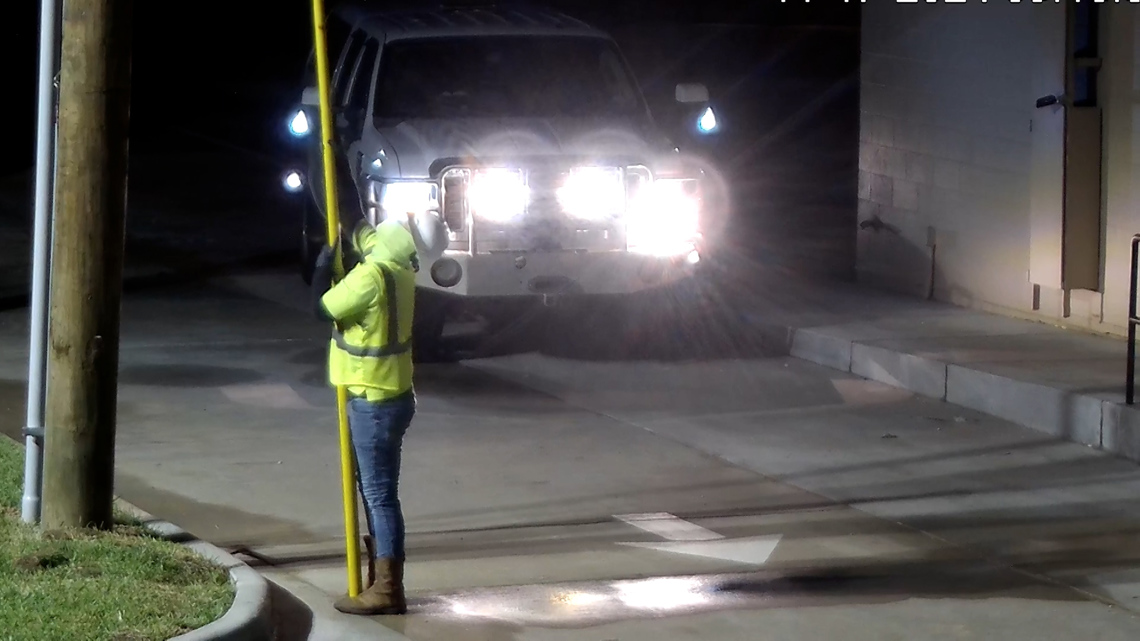 Copper wire thief caught on camera, dressed as utility worker at a ...