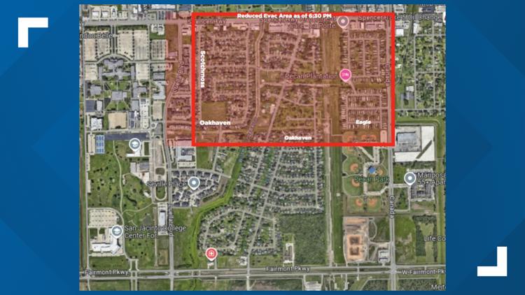 Large pipeline fire near Spencer Highway in Deer Park, Texas | khou.com