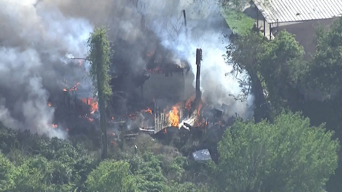 Fire destroys home in Channelview, smoke fills sky | khou.com