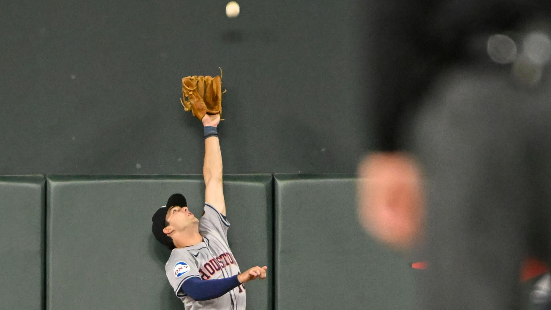 See Astros Joe Loperfido's incredible catch against Minnesota | khou.com