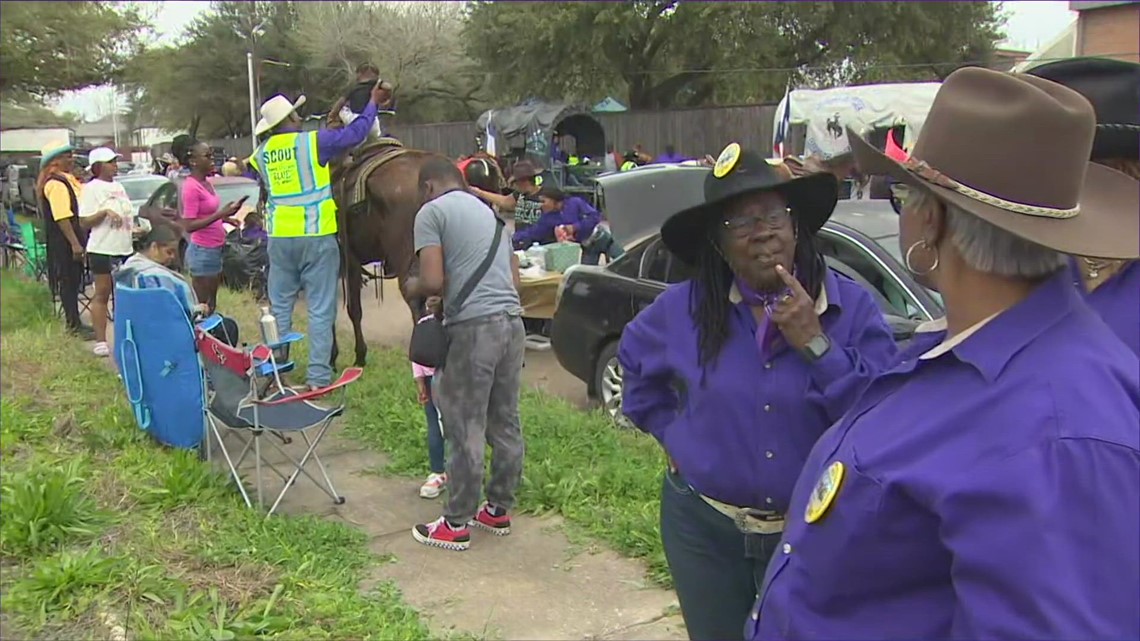 Southwestern Trail Riders make traditional stop in Bellaire | khou.com