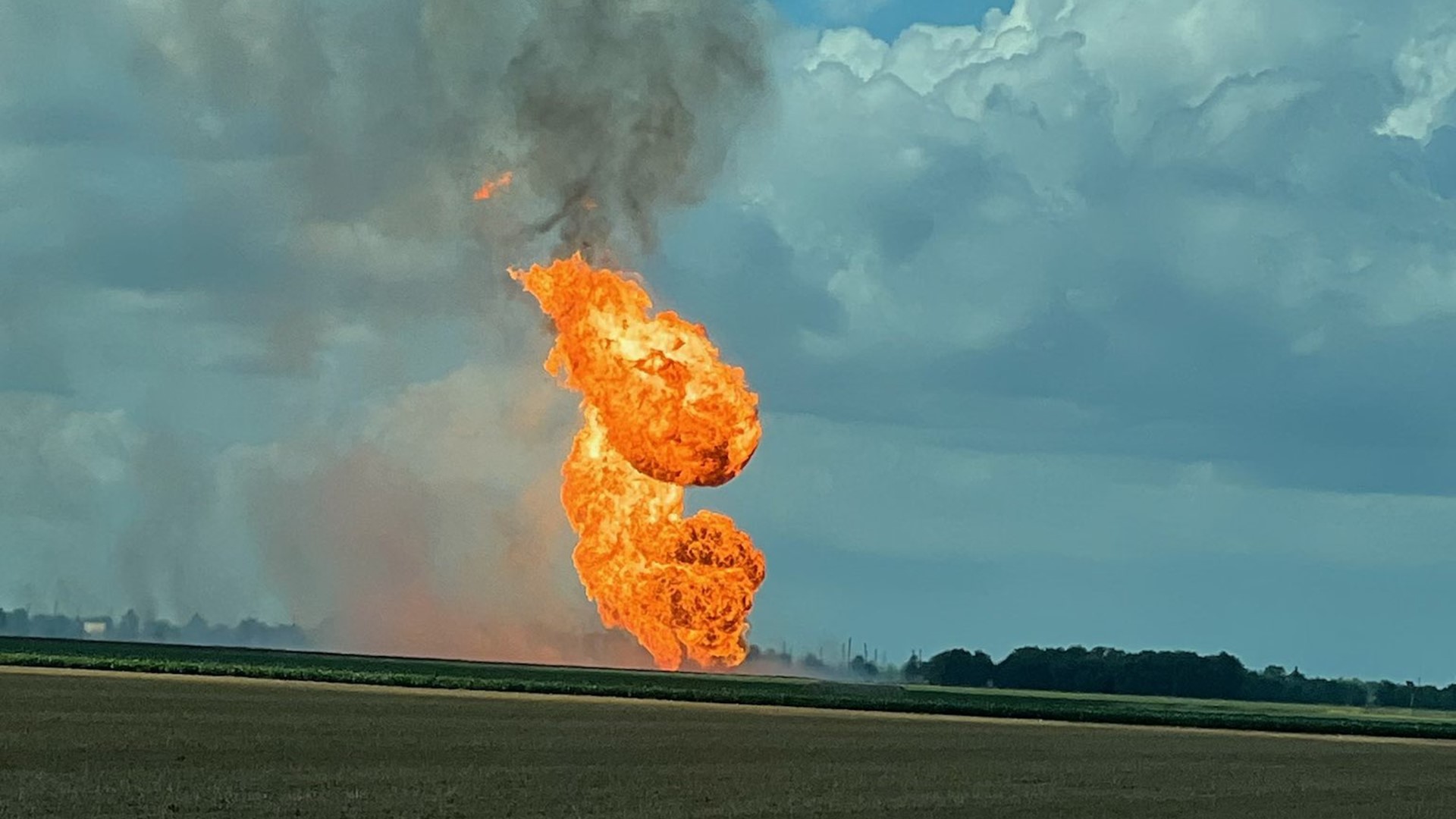 Gallery: Pipeline explodes south of Houston, Texas | khou.com