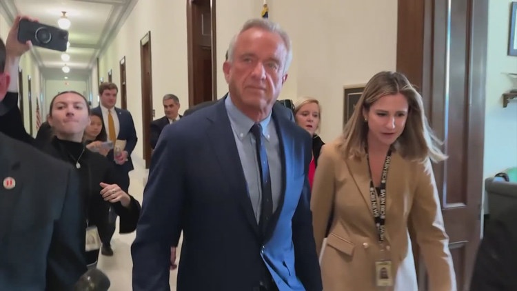 Texas measles outbreak: RFK Jr. says parents should consider ...