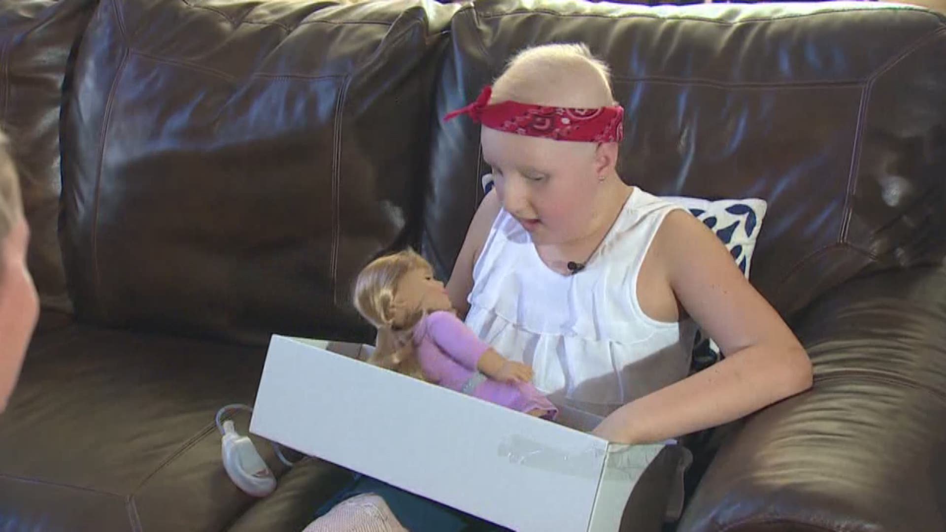 Cancer patient receives surprise doll with prosthetic leg like hers ...