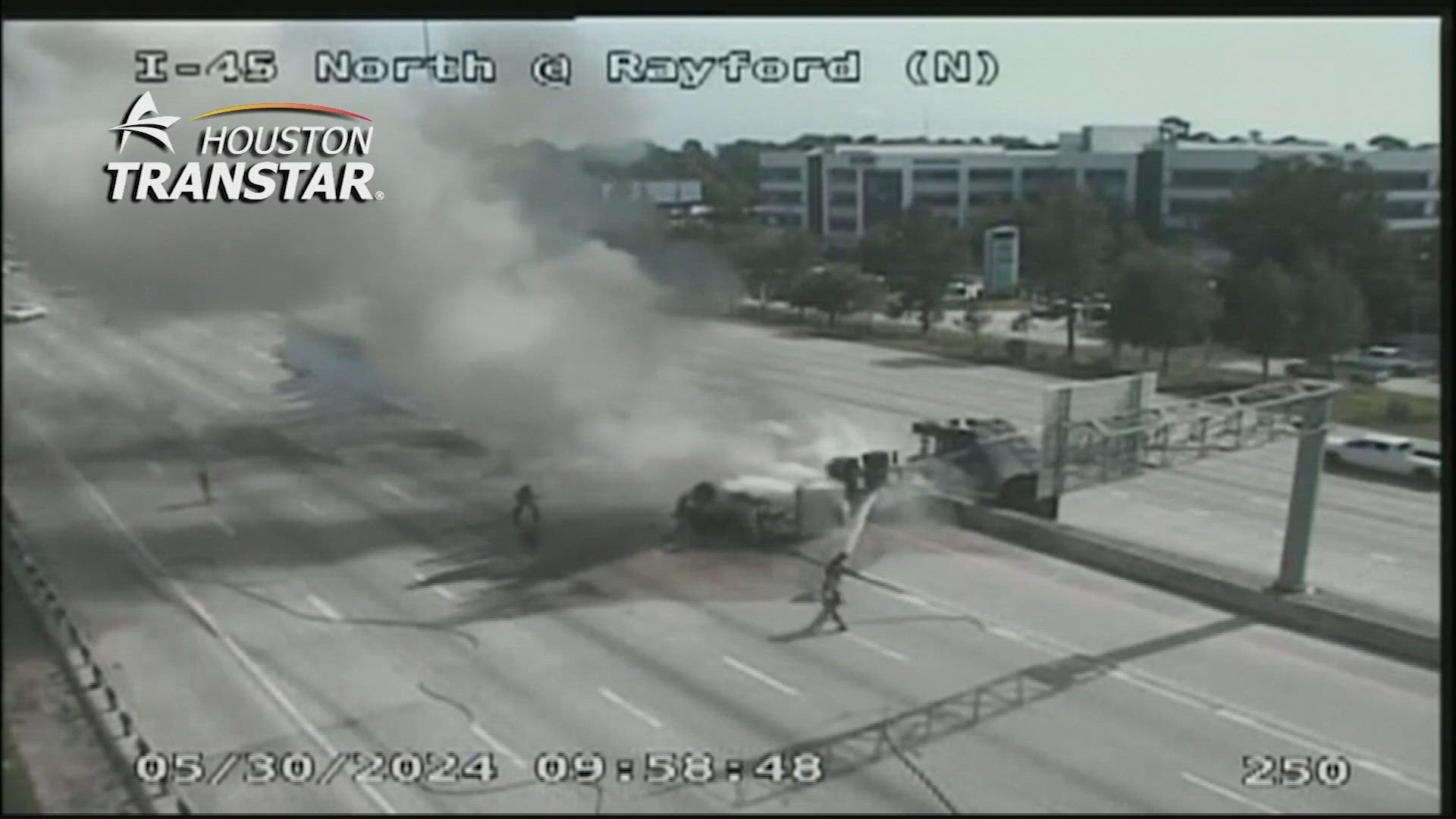 Houston traffic: Truck wreck shuts down I-45 in The Woodlands | khou.com