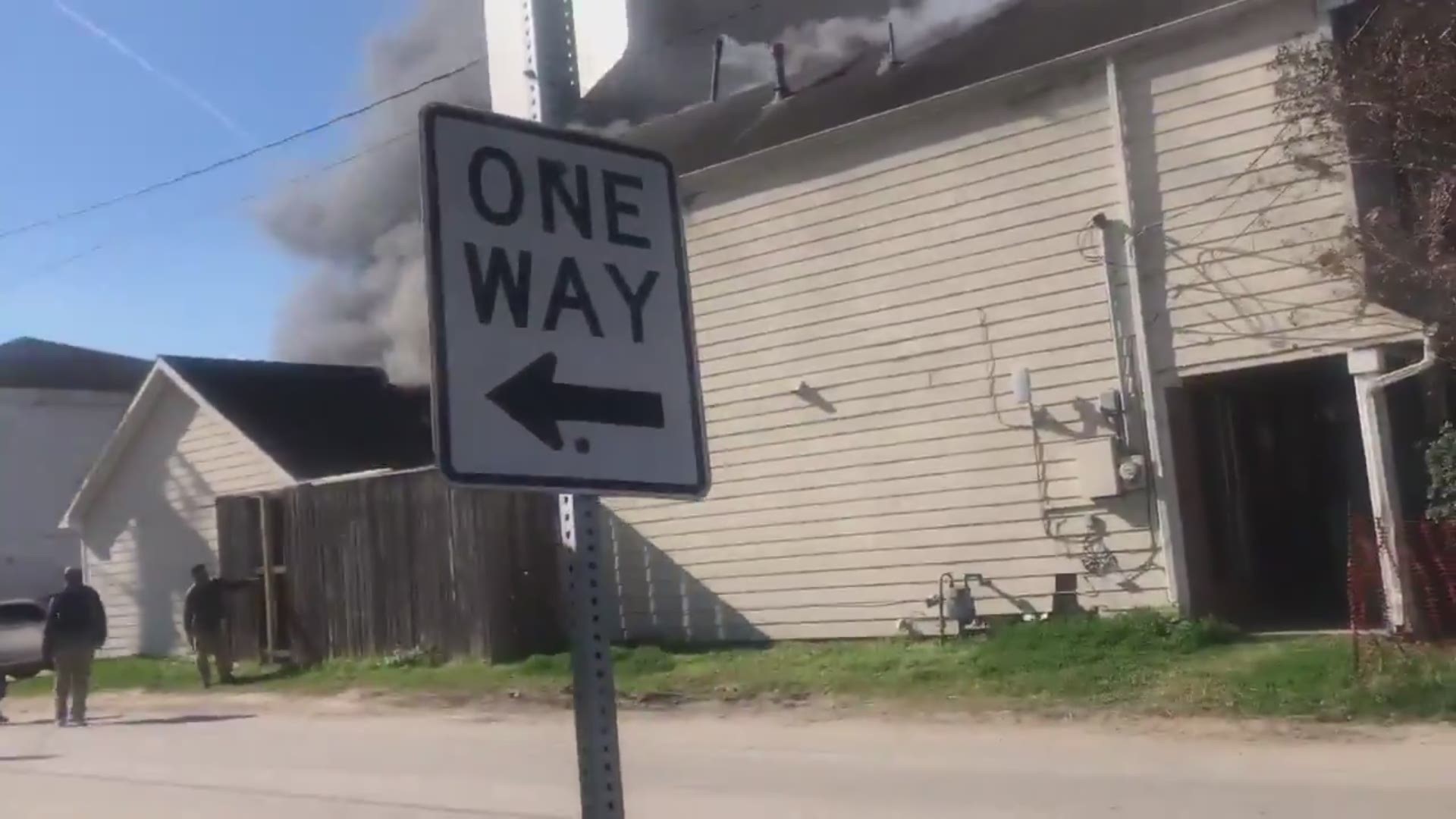 Heavy smoke from house fire near downtown Houston | khou.com