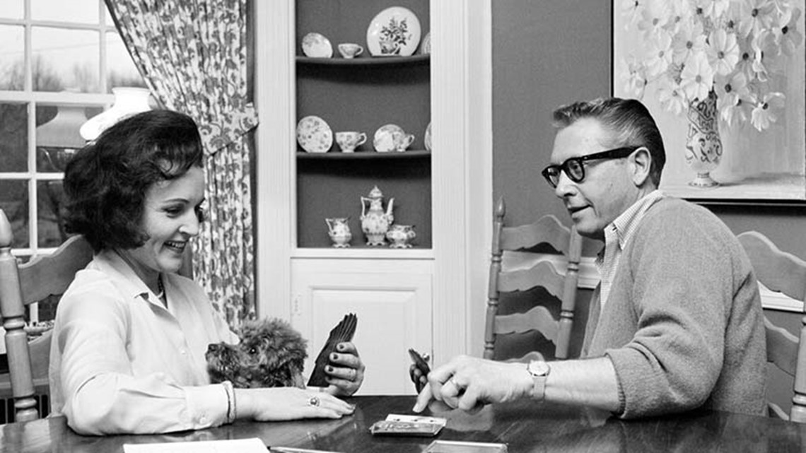 Betty White said late husband's name as last words, co-star says | khou.com