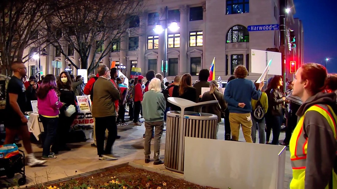 Reaction to Venezuela strikes, from celebration to condemnation | khou.com