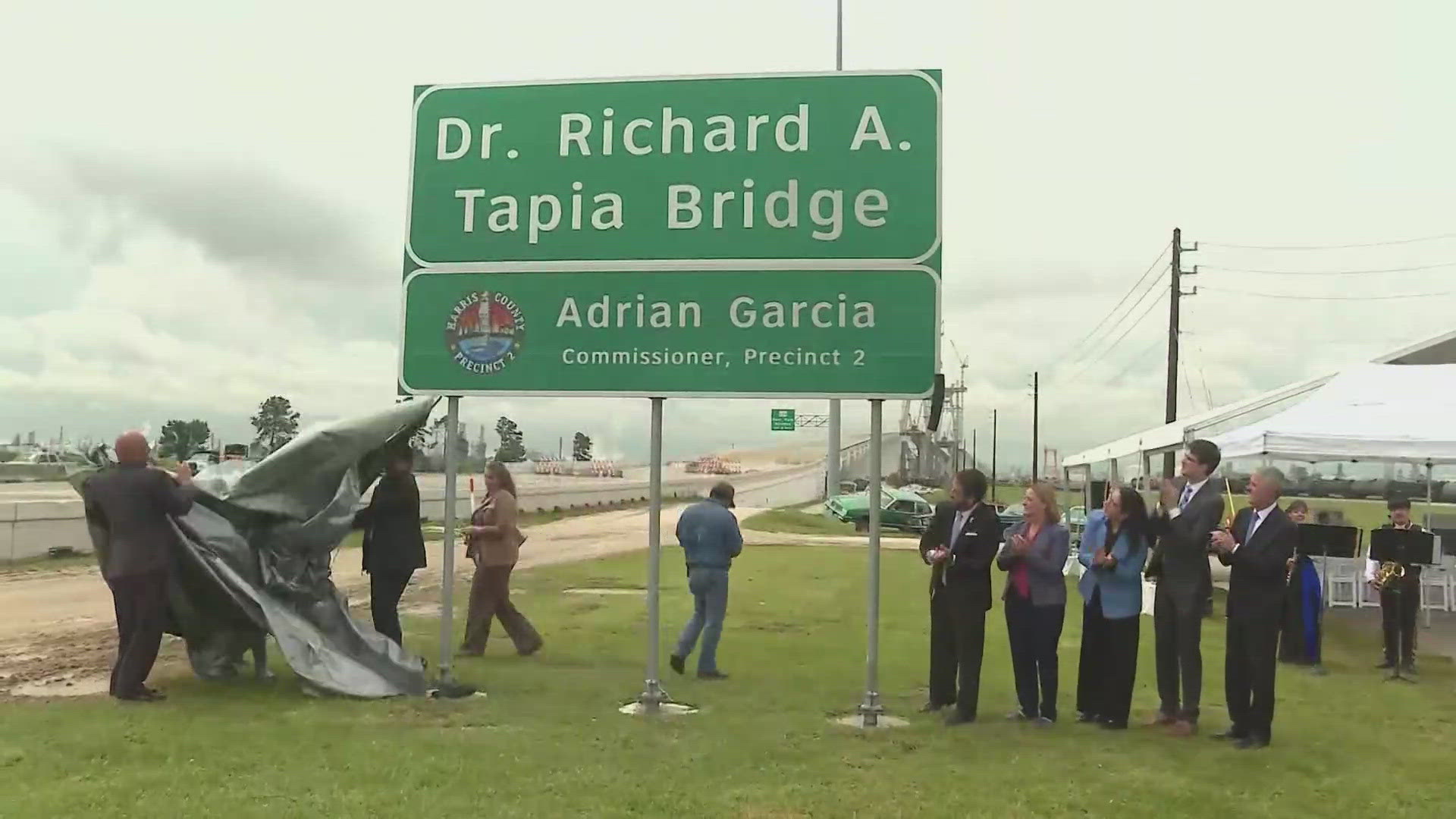 One of Houston's most recognizable bridges is getting a new name | khou.com