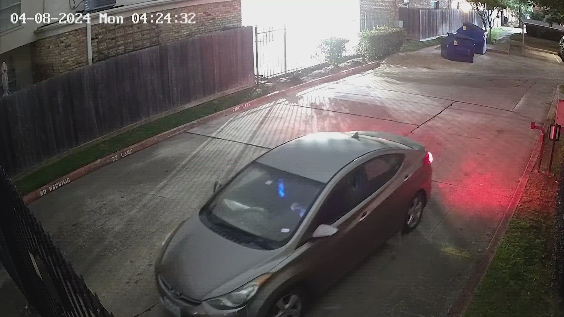 Video shows car thieves getting stuck behind complex gate | khou.com
