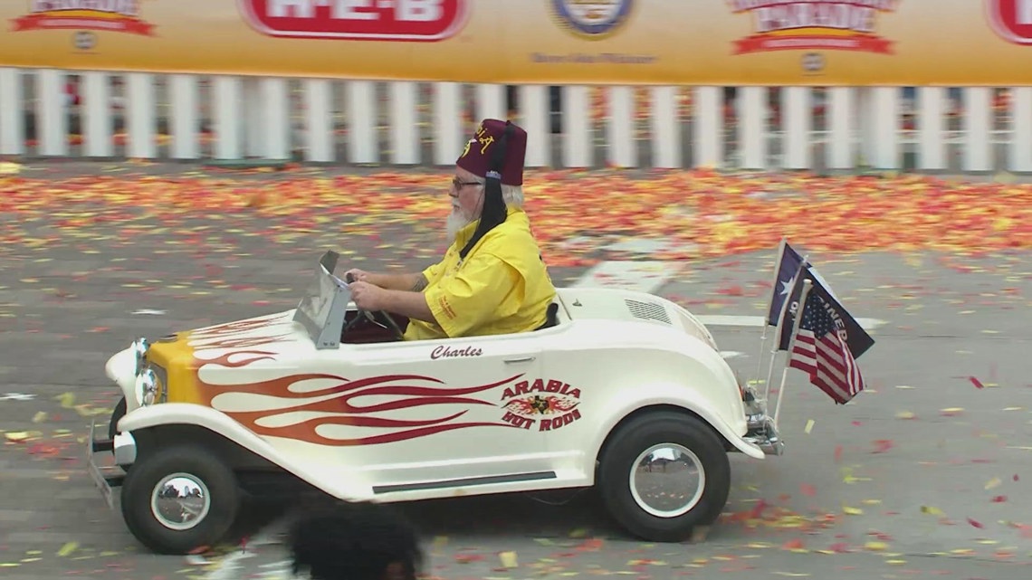 Arabia Shriners participate in the H-E-B Thanksgiving Day Parade ...