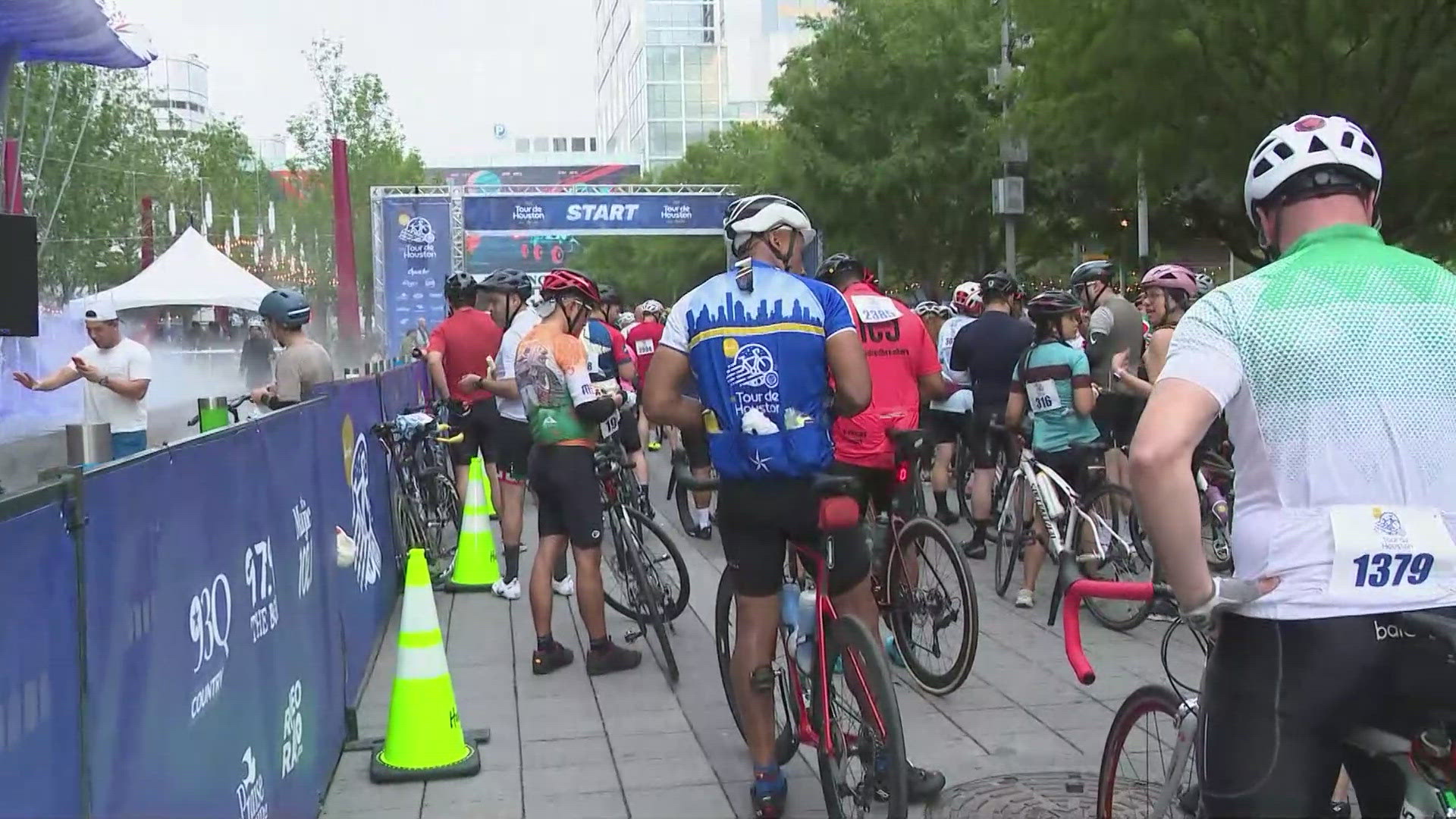 Thousands ride through Houston for 19th annual Tour de Houston ...