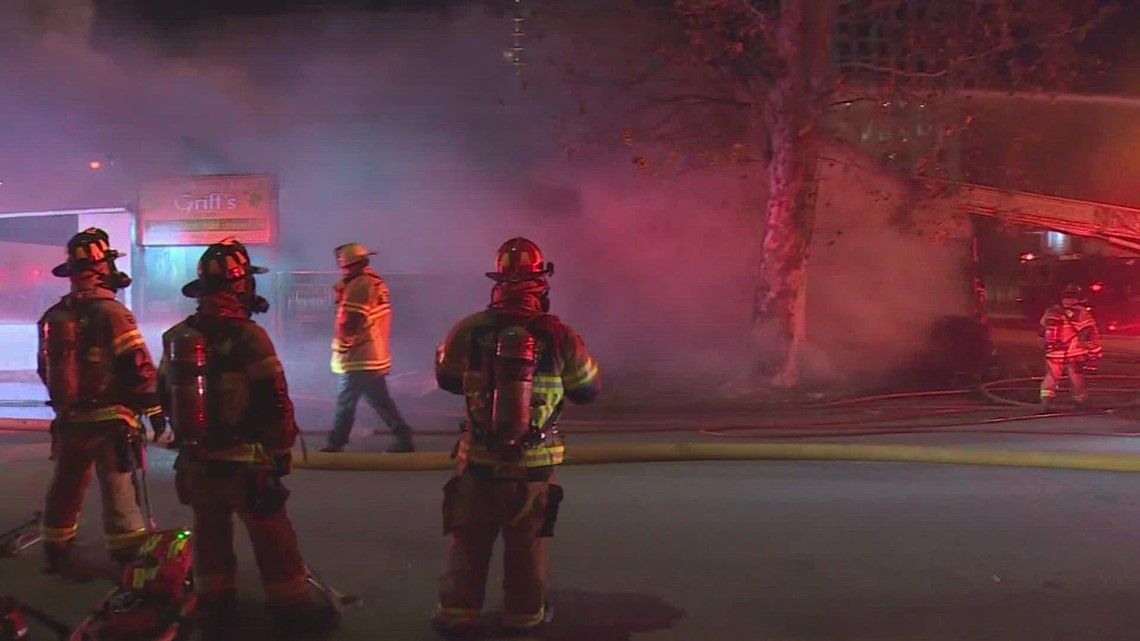 Firefighters respond to big fire at Griff's Irish Pub in Montrose ...