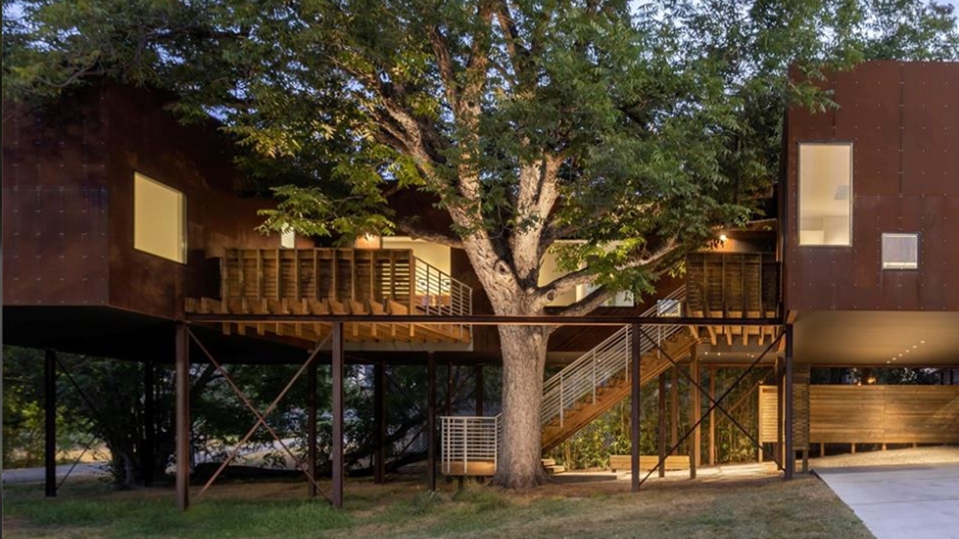 Treehouse near downtown Houston on the market for $1.75M | khou.com