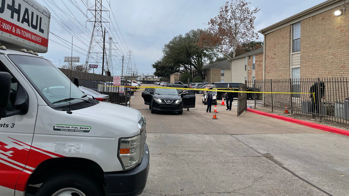 Natural gas line damaged at Valero Houston Refinery, officials say ...