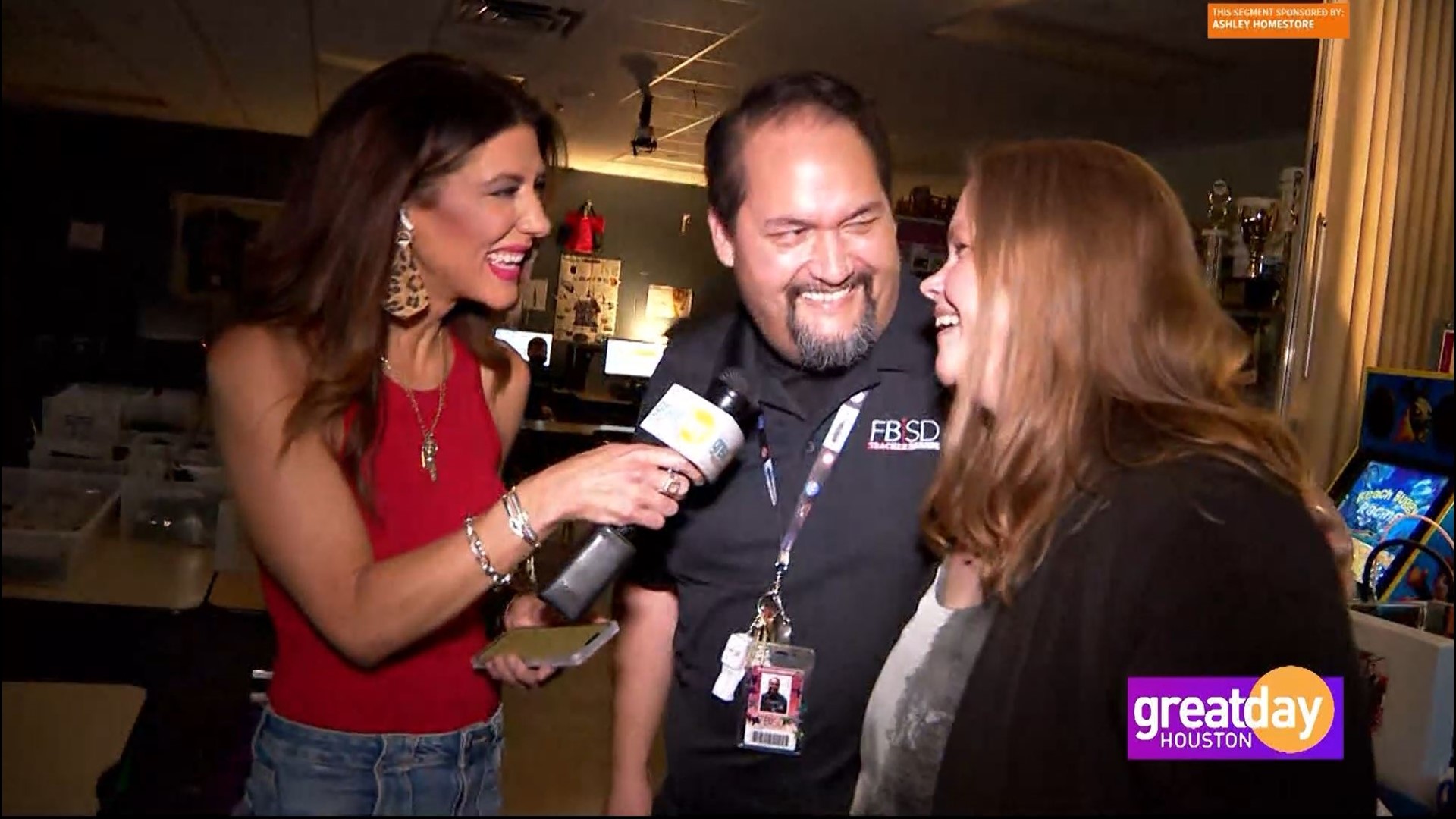 Ashley Red Apple Teacher of the Year Award | khou.com