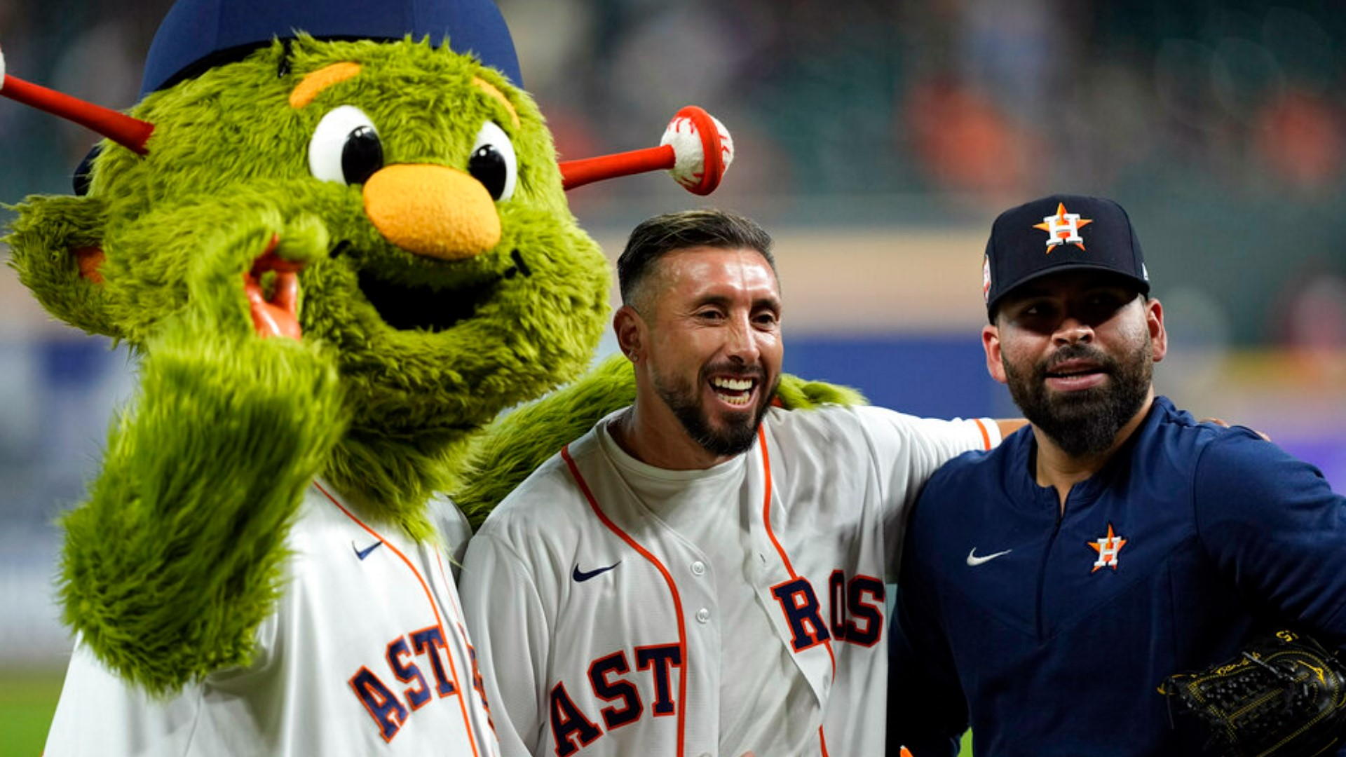 Astros holiday cards: How you can pose with Orbit! | khou.com
