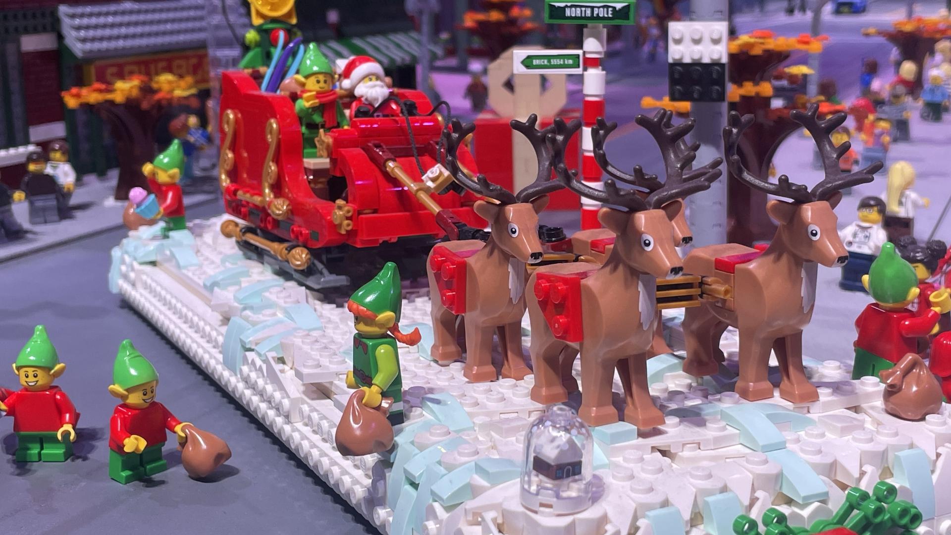 Artists create miniature Thanksgiving parade with 21,000 LEGOs | khou.com