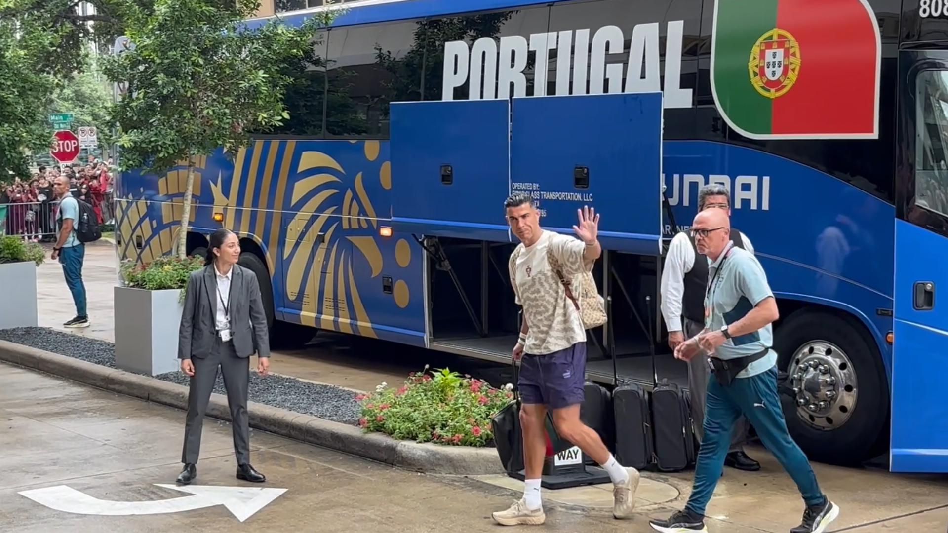 Cristiano Ronaldo and Team Portugal greeted by massive crowd in Houston ...