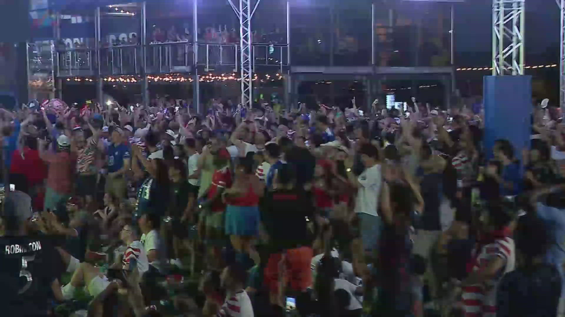 Team USA moves on as Houston fans erupt in celebration | khou.com