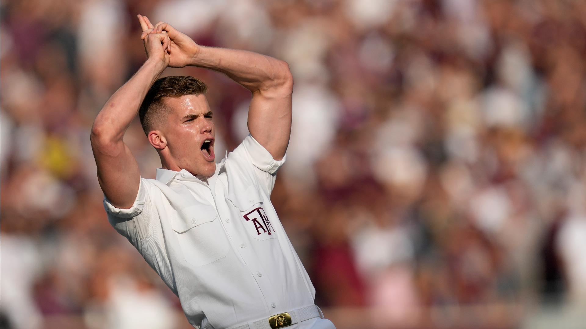 Texas A&M has yell leaders, not cheerleaders. Here's why. | khou.com