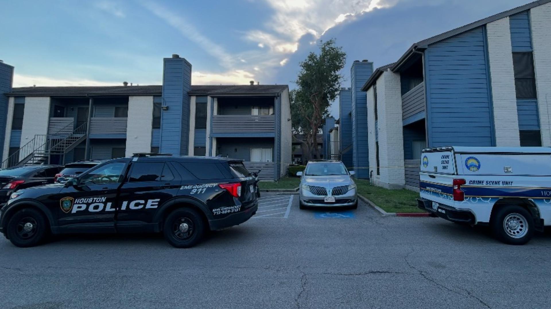 HPD: Three children -- ages 3, 2 and 1 -- lead police to dead parents ...