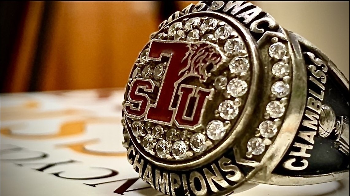 TSU bus driver reunited with stolen championship rings | khou.com