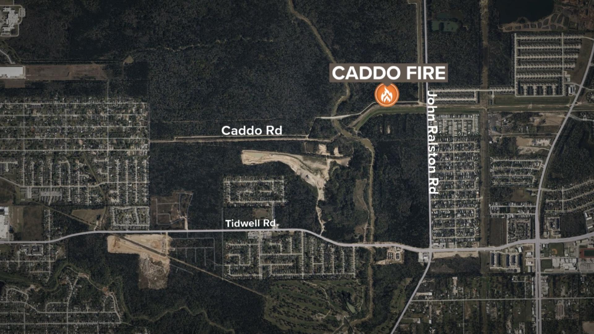'Avoid the area' | HFD battling wildfire in NE Houston, residents could ...