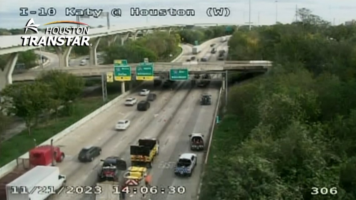 Truck hits Houston Avenue overpass on Katy Freeway | khou.com