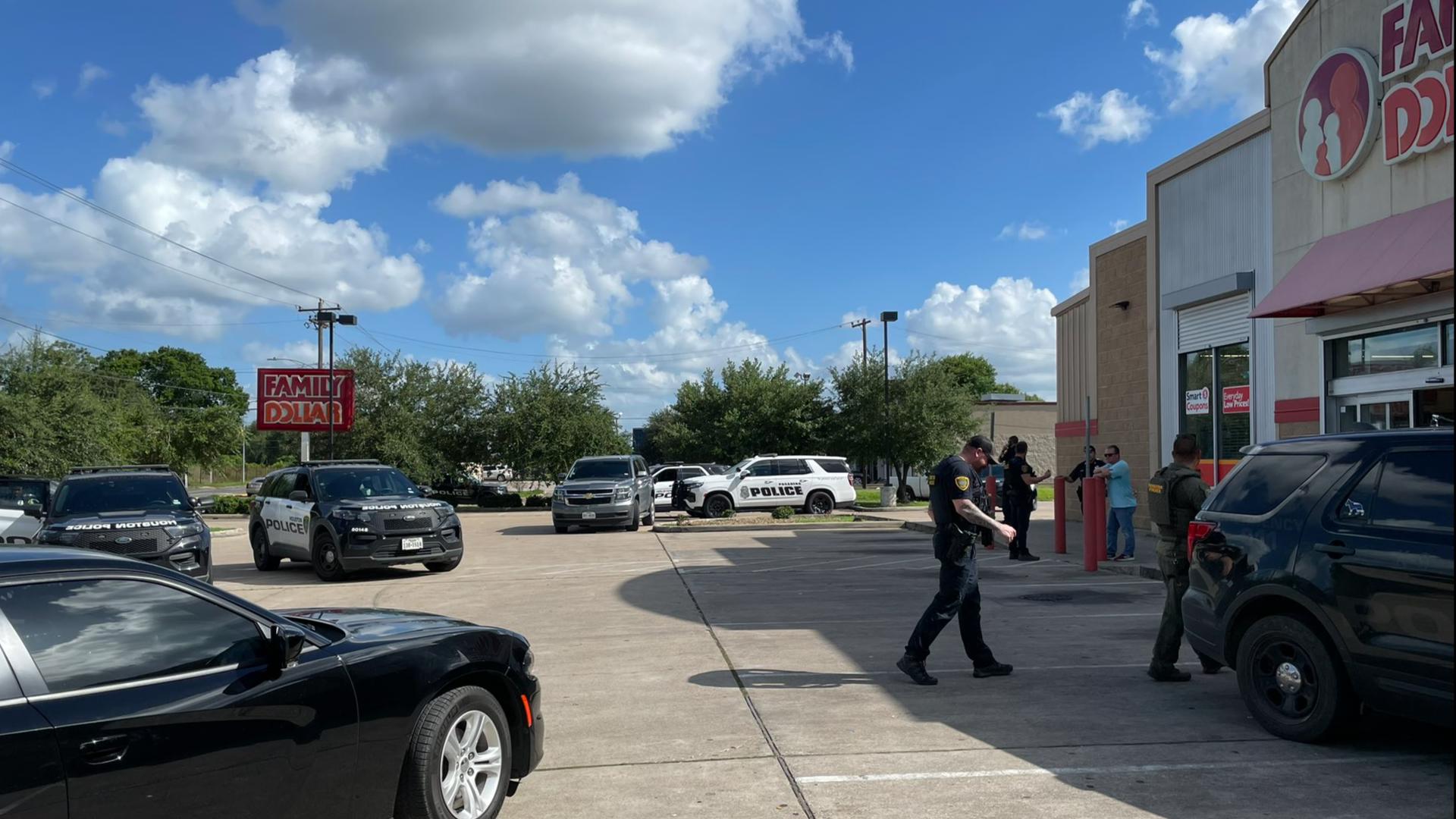 Breaking Houston news: 2 arrested in robbery, shooting | khou.com